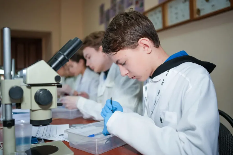 Калушанин Андрій Яковина переміг у Всеукраїнській олімпіаді з біології ...