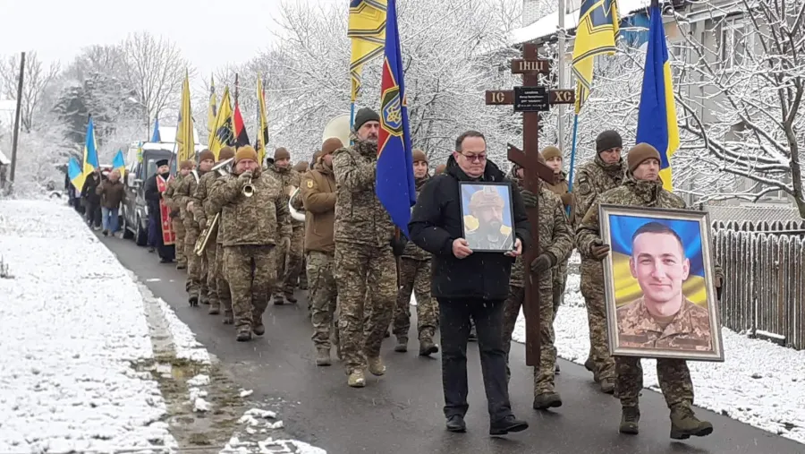 На Франківщині попрощались з 27-річним бійцем "Азову" Віктором Самойловим. Читайте на UKR.NET